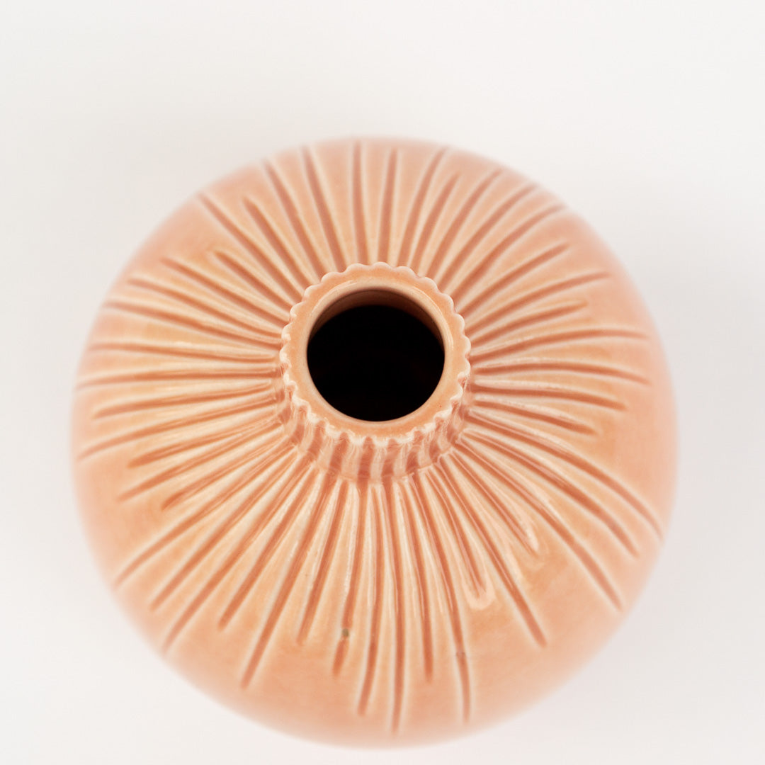 Salmon bud vase | Carved – Filipa Pimentel Ceramics