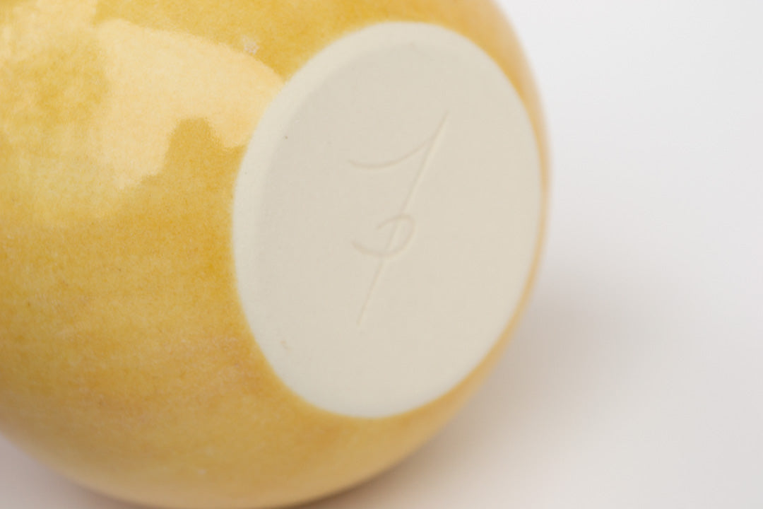 Melon bud vase | Carved – Filipa Pimentel Ceramics